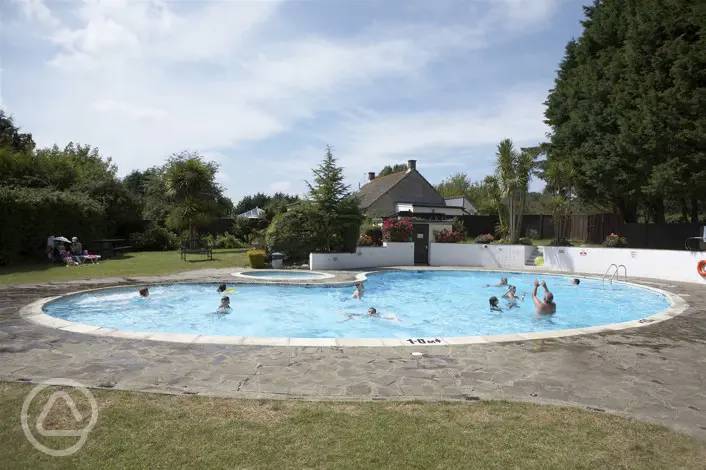 Caravan parks with swimming pools