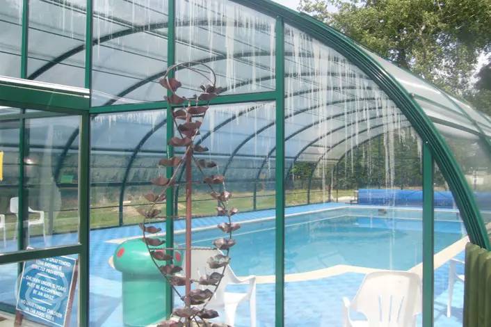 35+ campsites with swimming pools in Cornwall