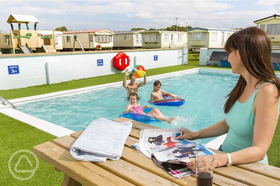 Campsites with swimming pools in Wales