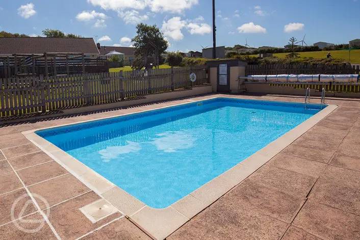 35+ campsites with swimming pools in Cornwall