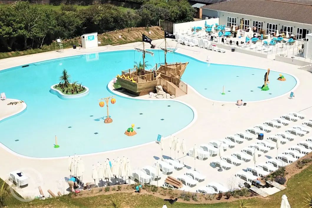 35+ campsites with swimming pools in Cornwall