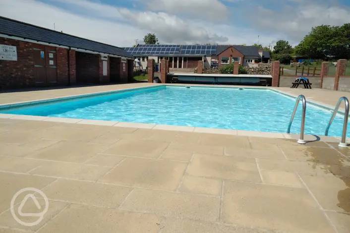 Caravan parks with swimming pools