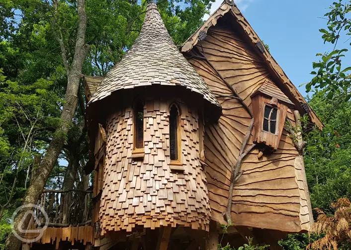 Treehouse holidays in Sussex - unique glamping in a treehouse