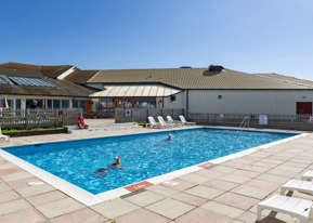 Campsites with swimming pools in Devon