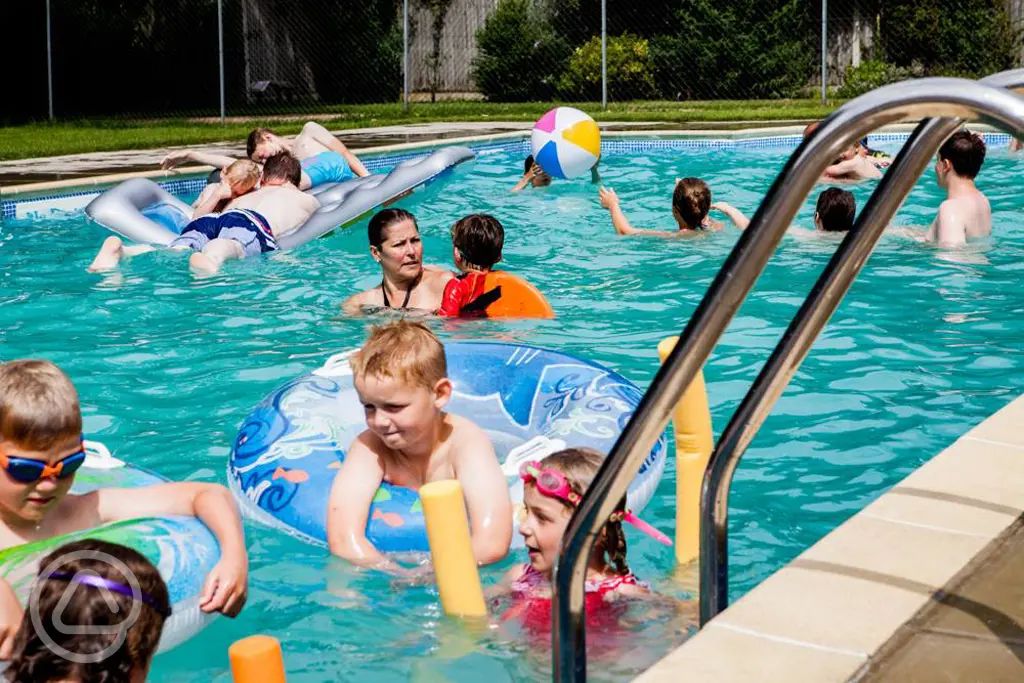 Caravan parks with swimming pools