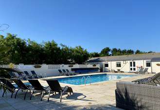 Caravan parks with swimming pools