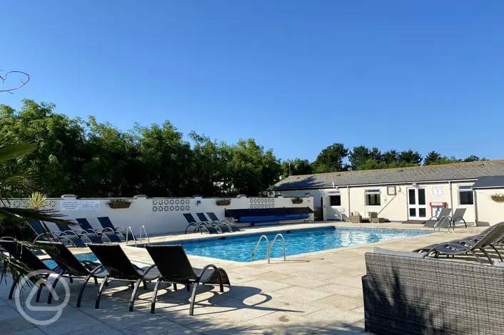 40+ campsites with swimming pools in Cornwall