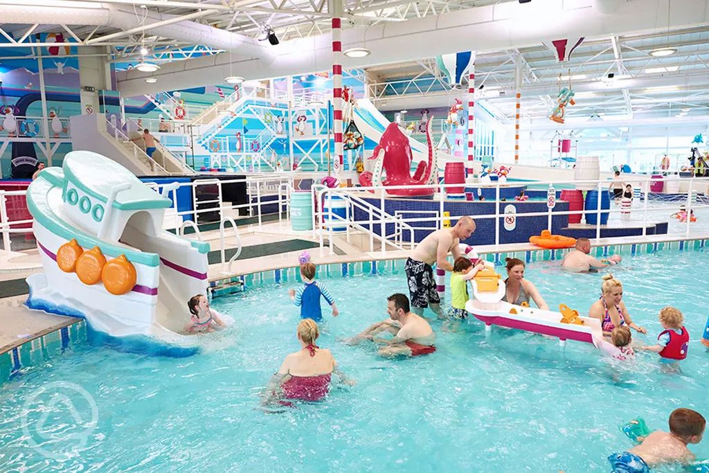 Campsites with swimming pools in Wales