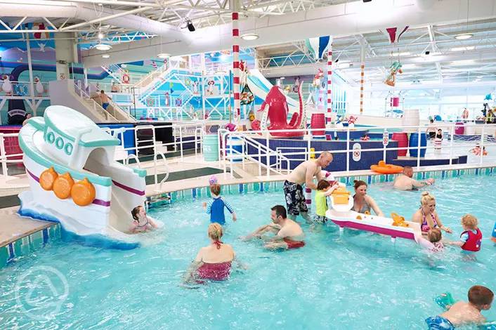 Campsites with swimming pools in Wales