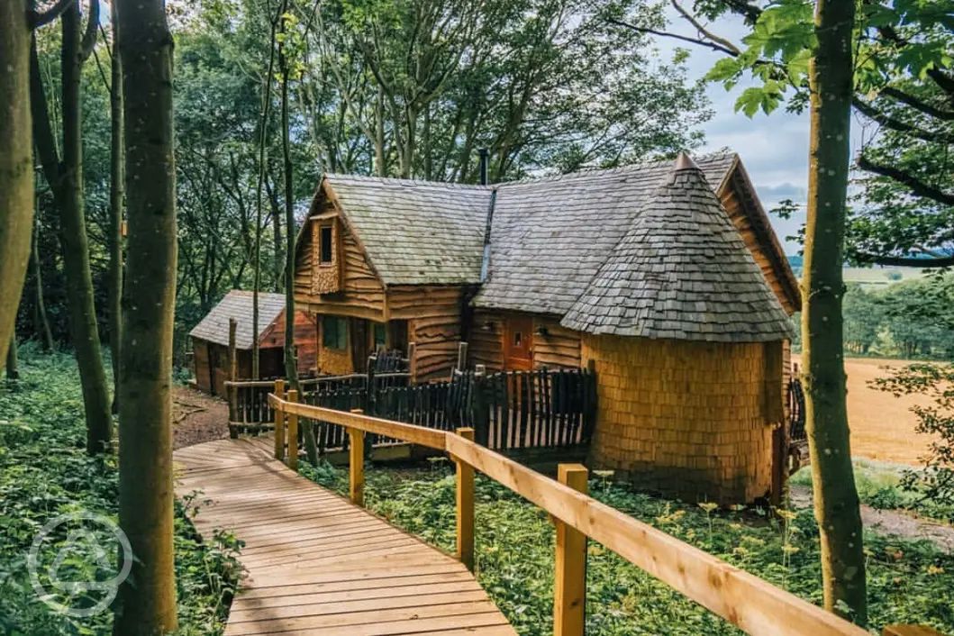 35+ treehouse holidays in the UK