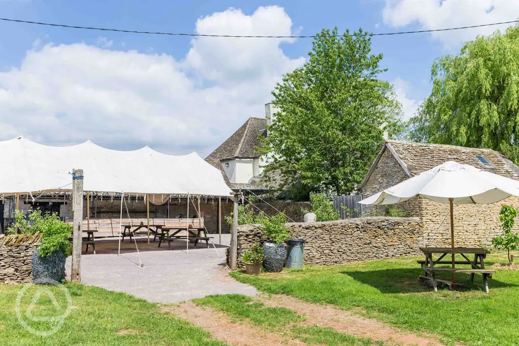 70+ pubs with camping and pub campsites in the UK