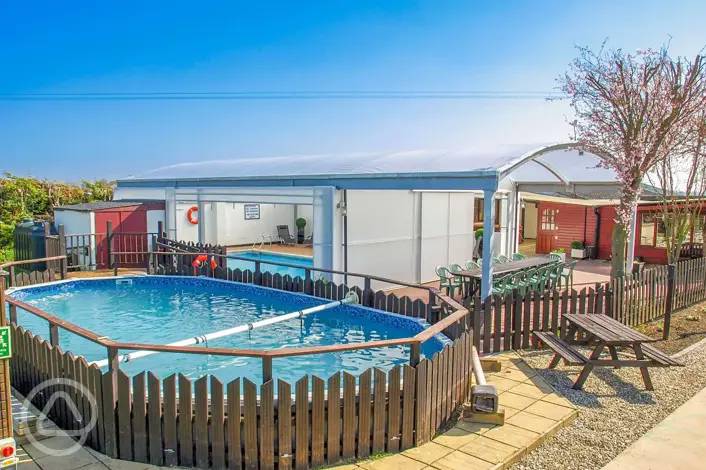 Caravan parks with swimming pools