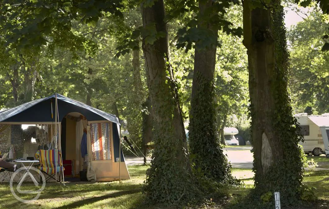 90+ caravan parks in London - top touring sites