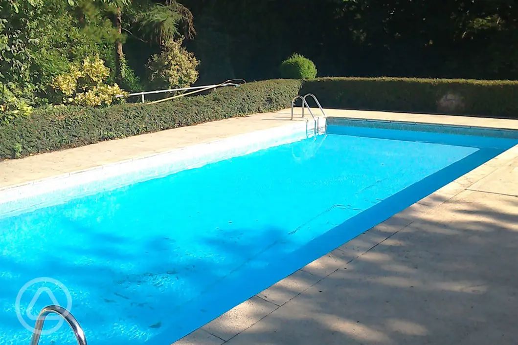 40+ campsites with swimming pools in Cornwall