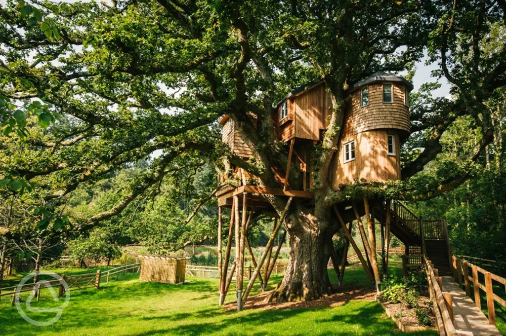 30+ treehouse holidays in the UK