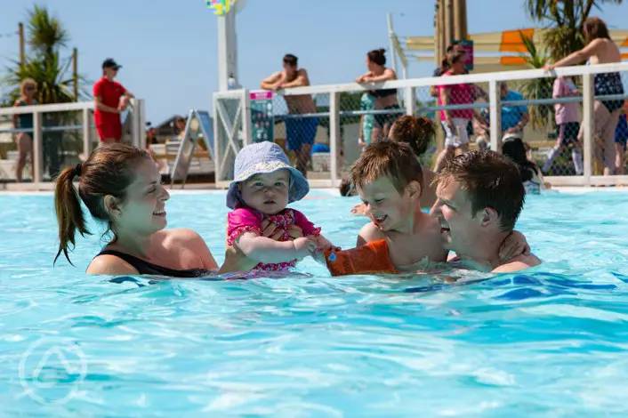 Caravan parks with swimming pools