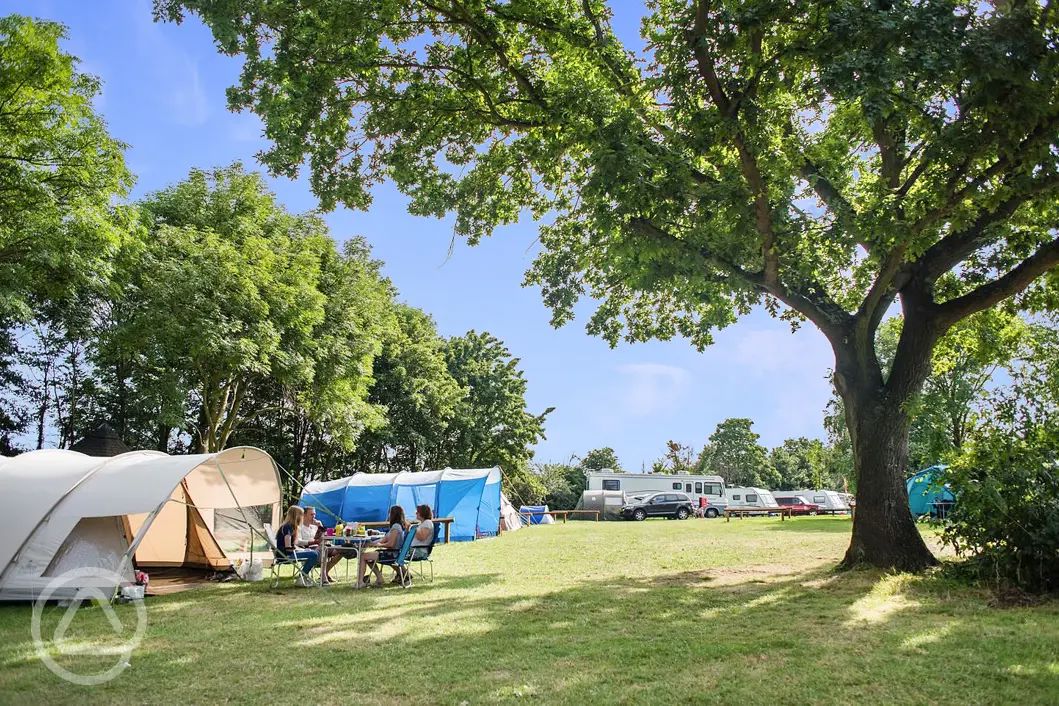 35+ campsites on the River Thames | Best camping on the River Thames