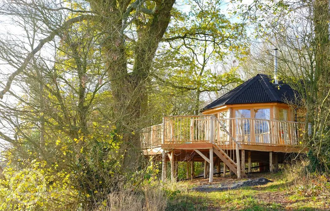 35+ treehouse holidays in the UK