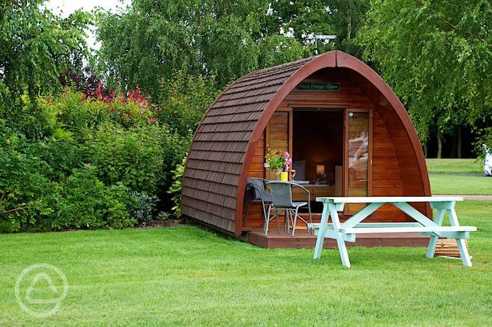 Discover 600+ camping and glamping pods across the UK