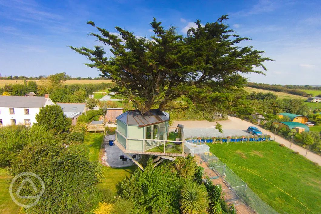 35+ treehouse holidays in the UK