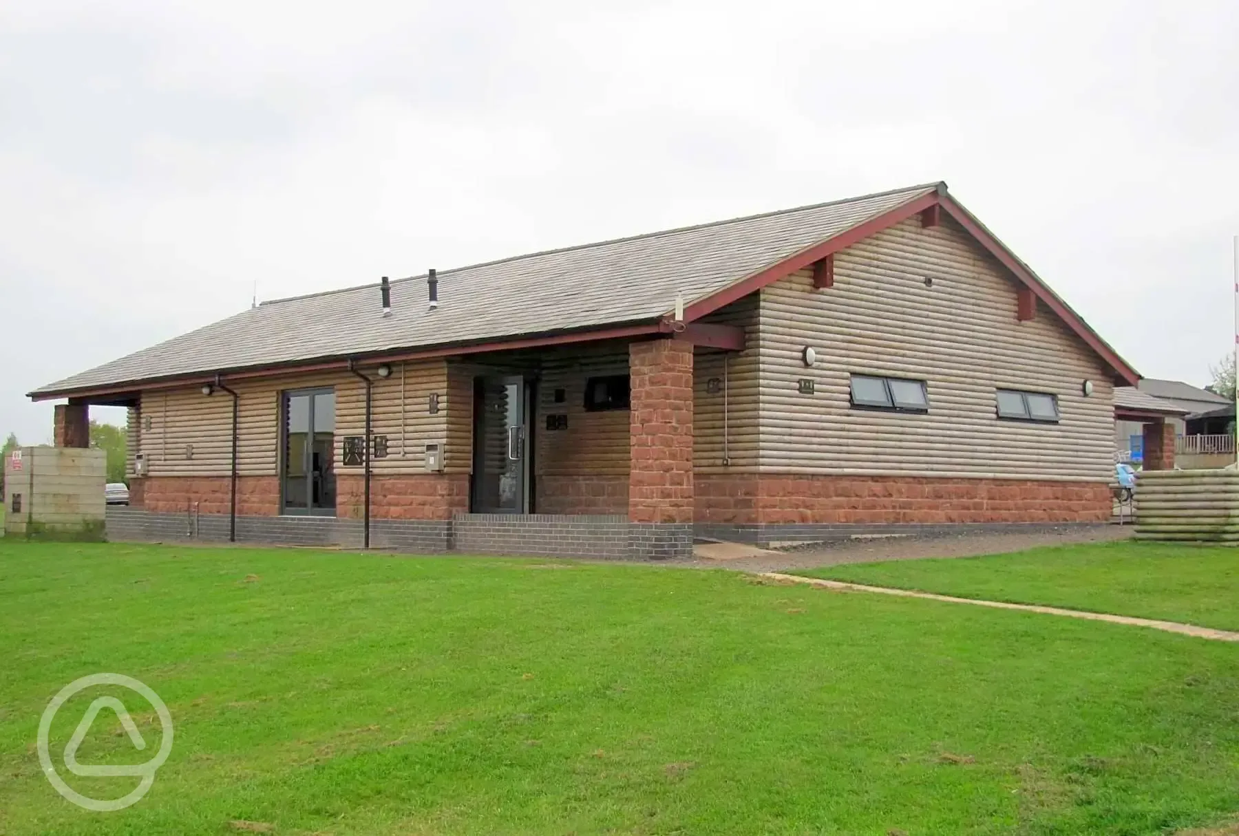 Lady Heyes Holiday Park in Frodsham, Cheshire - book online now