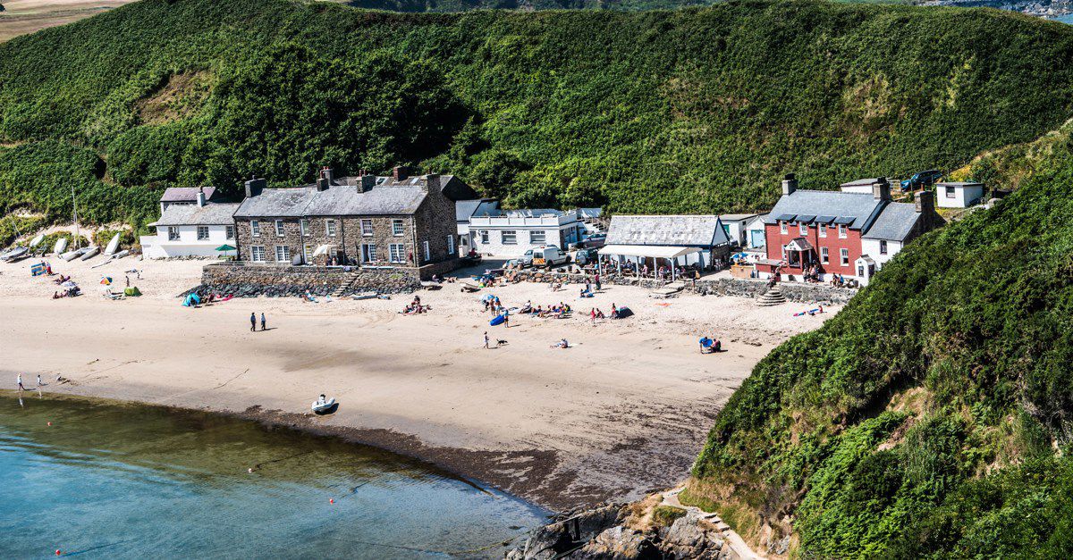 Morfa Nefyn campsites | Best camping in Morfa Nefyn, Gwynedd