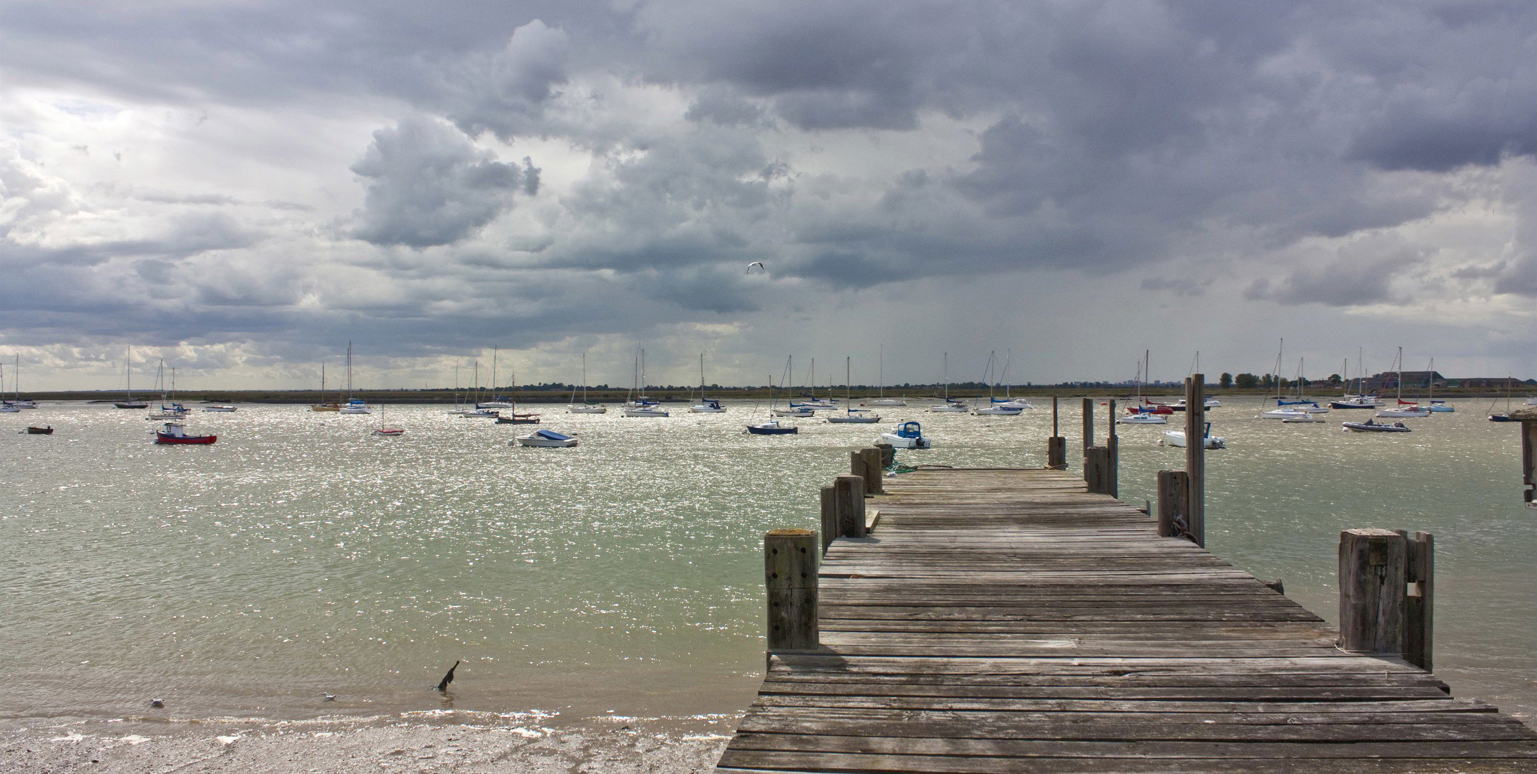 Campsites with swimming pools in Burnham On Crouch, Essex Coast